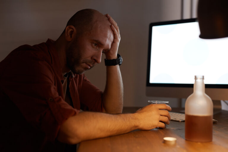 Top Signs of Alcoholism – Identifying the Red Flags